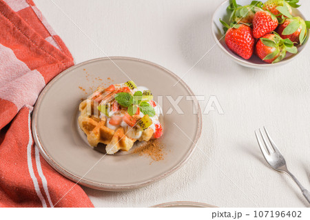 Fresh egg waffles dessertの写真素材 [107196402] - PIXTA