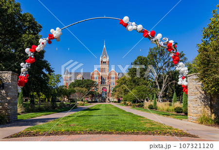 Sunny view of the Davis Administration Building...の写真素材 [107321120] - PIXTA