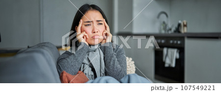Sick korean woman coughing and feeling unwell,...の写真素材 [107549221] - PIXTA