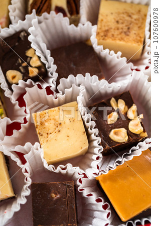 Packaging a homemade variety of fudge for...の写真素材 [107600978] - PIXTA