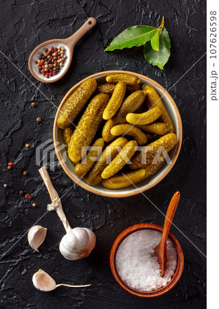 Pickled cucumbers with salt, pepper, garlic,...の写真素材 [107626598] - PIXTA