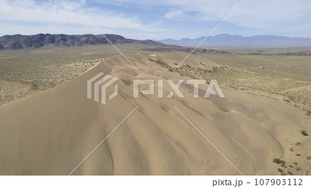 A large sandy dune in the middle of the steppeの写真素材 [107903112] - PIXTA
