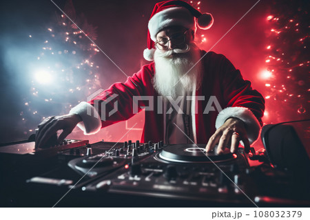 Santa Claus DJ working spinning turntable...のイラスト素材 [108032379] - PIXTA