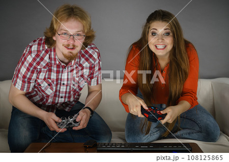 Gaming couple playing gamesの写真素材 [108125865] - PIXTA