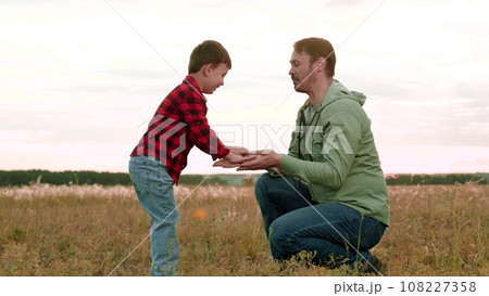 Positive boy gives high-five to father playing...の写真素材 [108227358] - PIXTA