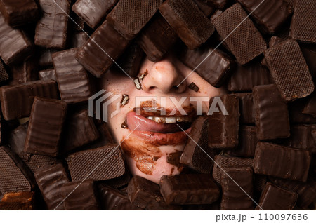 The face of a caucasian woman surrounded by...の写真素材 [110097636] - PIXTA