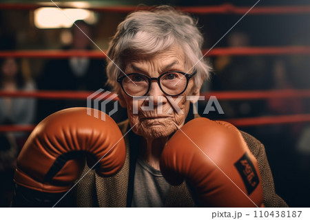 Old Woman in boxing gloves in fight....のイラスト素材 [110438187] - PIXTA