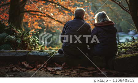 Aging Gracefully, Senior Couple Enjoying a...のイラスト素材 [110640815] - PIXTA