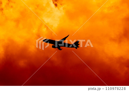 Aircraft Passenger take off shot at sunset timeの写真素材 [110978228] - PIXTA