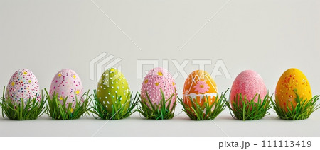 Row of Easter eggs on grassのイラスト素材 [111113419] - PIXTA
