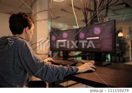 Female spy hacking computer system with trojan...の写真素材 [111150279] - PIXTA