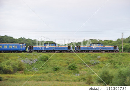 千歳線 上野幌ー北広島 JR北海道 DD51-1100+DD51-1142+24系 北斗星の写真素材 [111393785] - PIXTA
