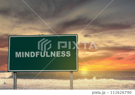 Road sign with mindfulness text and ocean viewの写真素材 [111626790] - PIXTA