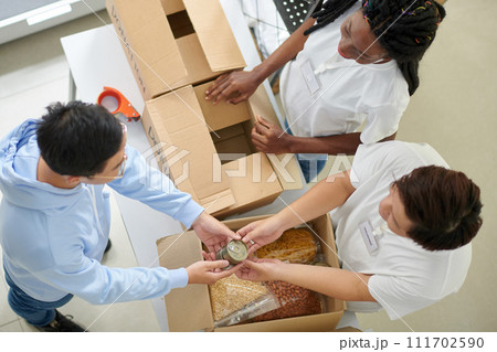 Man donating food for people in need in charity...の写真素材 [111702590] - PIXTA