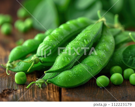 raw pea pods on wooden backgroundのイラスト素材 [112223179] - PIXTA