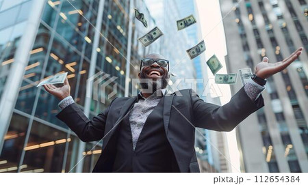 Man in business suit ecstatic with money...のイラスト素材 [112654384] - PIXTA
