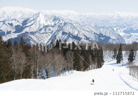 スノーボードを楽しむ中学生の写真素材 [112715872] - PIXTA