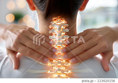 Man Holding Her Back With Glowing Backのイラスト素材 [113020156] - PIXTA