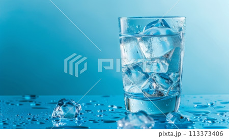 Clear and refreshing glass of water with ice...のイラスト素材 [113373406] - PIXTA