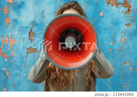 Woman Holding Red and Black Megaphoneのイラスト素材 [113641009] - PIXTA
