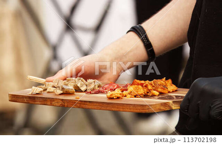 A man offering a samples of the food at farmers...の写真素材 [113702198] - PIXTA