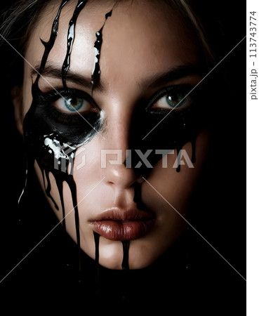 Enigmatic Portrait with Black Eye Artのイラスト素材 [113743774] - PIXTA