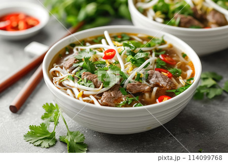 Close up top view white bowl with Pho Bo...のイラスト素材 [114099768] - PIXTA