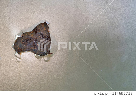 rust under the paint on a car. car destructionの写真素材 [114695713] - PIXTA