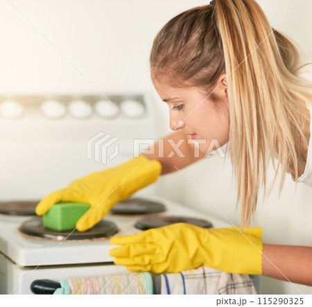Woman, kitchen and cleaning stove in home for...の写真素材 [115290325] - PIXTA