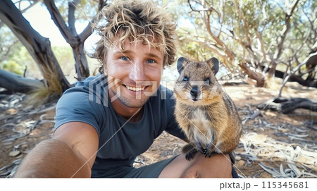 Smiling man taking a selfie with a quokka in a...のイラスト素材 [115345681 ...
