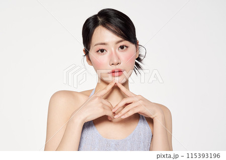 Asian woman posing with summer cool tone makeupの写真素材 [115393196] - PIXTA