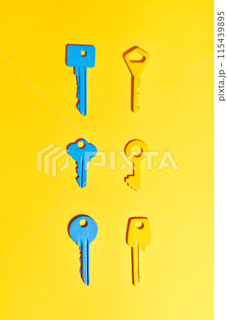 Various colorful keys on vibrant yellow backgroundの写真素材 [115439895] - PIXTA