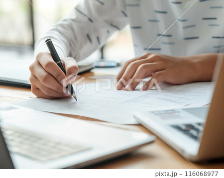 A person is writing on a document at a desk,...のイラスト素材 [116068977] - PIXTA