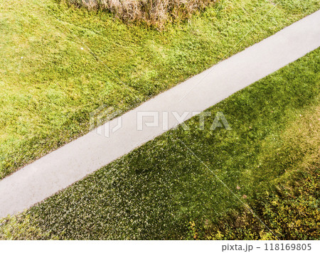 Aerial view of running path, jogging trail in...の写真素材 [118169805] - PIXTA