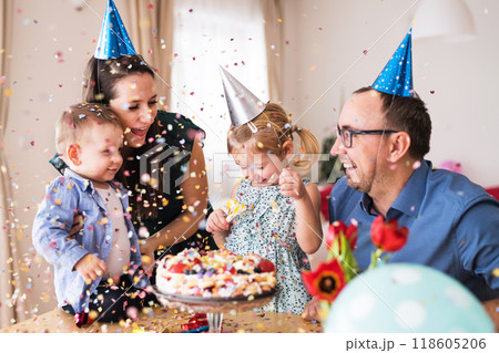 Birthday party with confetti and birthday cake. 118605206 PIXTA