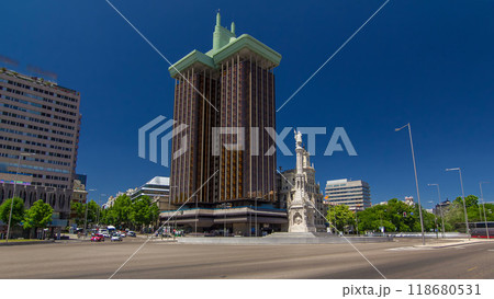 Monument to explorer Christopher Columbus on...の写真素材 [118680531] - PIXTA