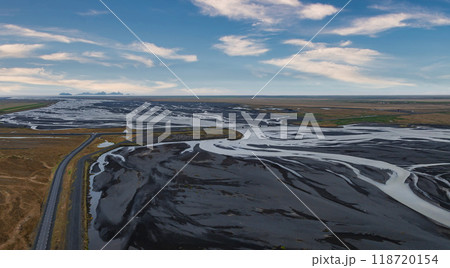A stunning aerial view of a wide, shallow river...の写真素材 [118720154] - PIXTA