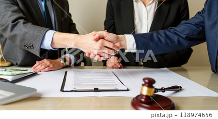 Handshake over legal documents with gavel and...のイラスト素材 [118974656] - PIXTA