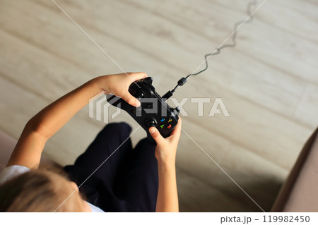 A close-up shot of hands gripping a game...の写真素材 [119982450] - PIXTA