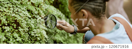High angle over shoulder shot of curious teen...の写真素材 [120671916] - PIXTA