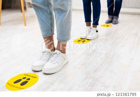 Social Distancing. Unrecognizable People...の写真素材 [121381795] - PIXTA