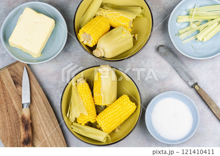 Steamed sweetcorn serve on plate.の写真素材 [121410411] - PIXTA