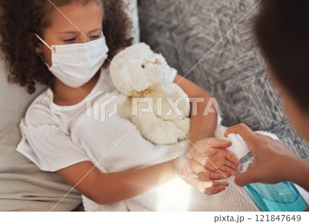 Cleaning hands with sanitizer during covid,...の写真素材 [121847649] - PIXTA