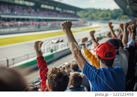 Excited Crowd Cheering at Racing Eventのイラスト素材 [122122450] - PIXTA