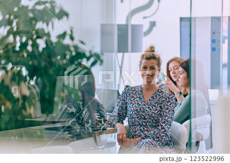 Business Team of Women Discussing New Topics...の写真素材 [123522996] - PIXTA