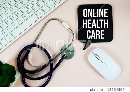 Online Healthcare text on speech bubble with...の写真素材 [123643024] - PIXTA