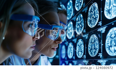 Scientists intensely analyze brain scans,...のイラスト素材 [124080972] - PIXTA