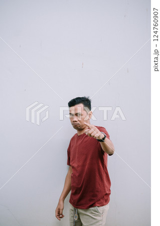 Stern asian man pointing towards the camera...の写真素材 [124760907] - PIXTA