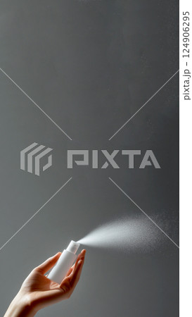 A refreshing mist of toner or lotion being...のイラスト素材 [124906295] - PIXTA