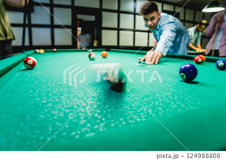 Young man trying to hit the ball in billiard.のイラスト素材 [124988808] - PIXTA
